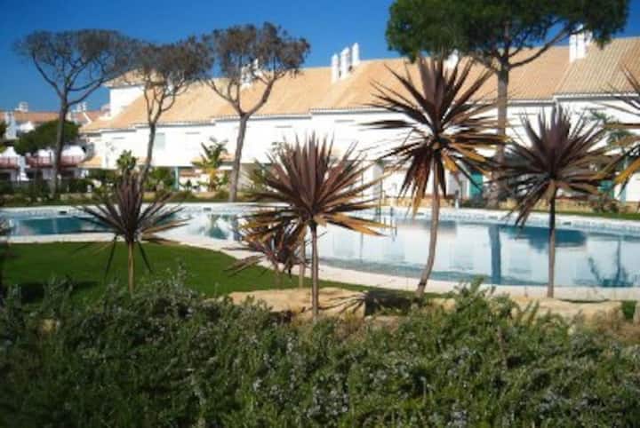 3-bed House, Sleeps 8, 700m To Beach. Pool. A/c. - Huelva