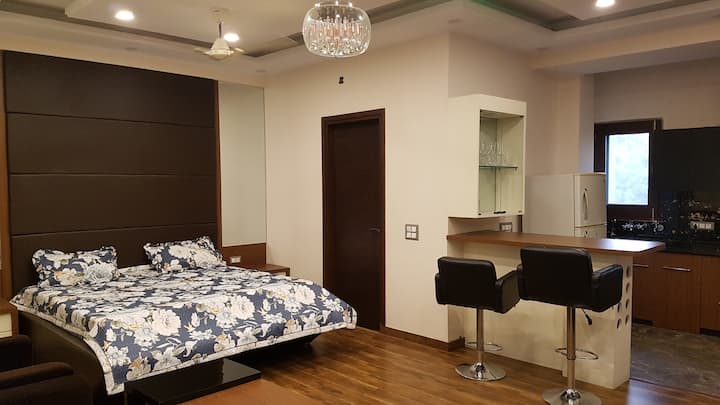 Stylish Pvt Studio Apt With Terrace + Office Cabin - Faridabad