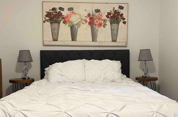 Cleveland Heights Historic Payer House! 1br/1ba - Cleveland, OH