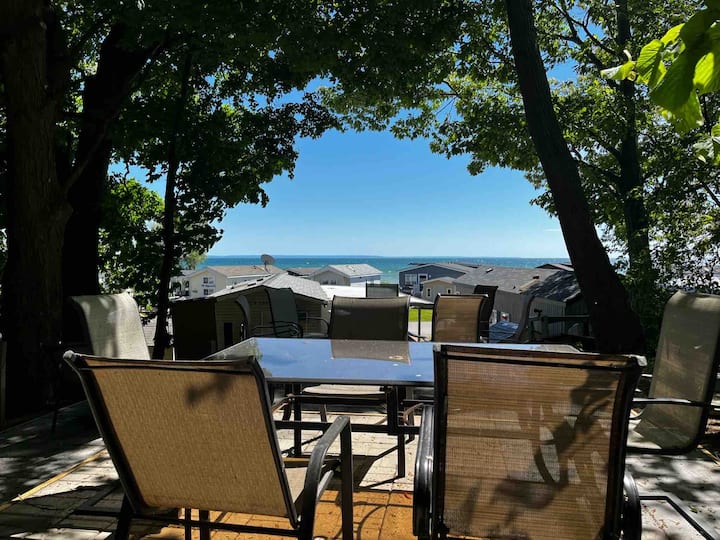 Sherkston Shores Resort: Beautiful Lake View Home - Crystal Beach