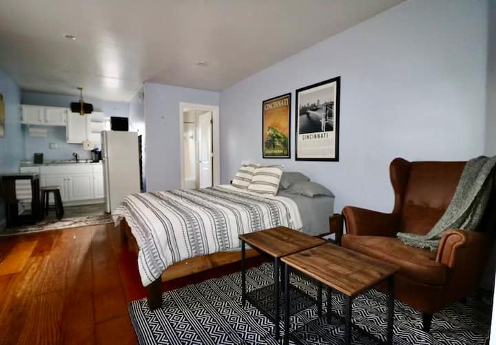 Cincinnati Themed, Historic Big Sky Apartments! - Cincinnati