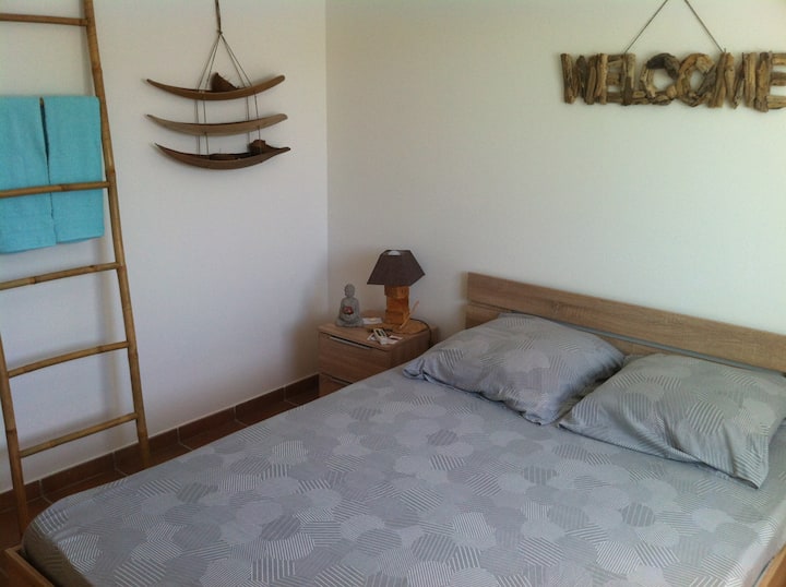 Une Chambre Dans Un Logement Avec Très Belle Vue - Martinique