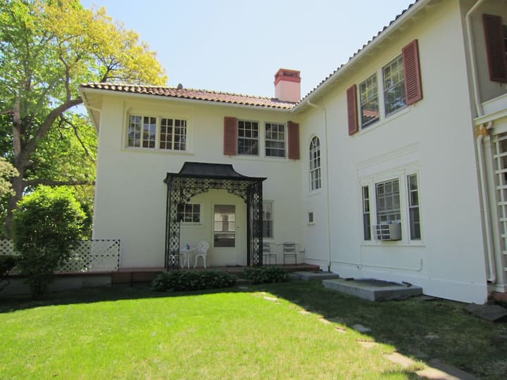 Mediterranean Style Villa In Lower Westchester - Yonkers