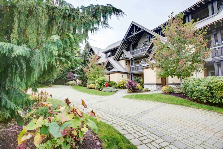 Lagoon Townhome - 2 Bdrm/steps From The Village! - Whistler