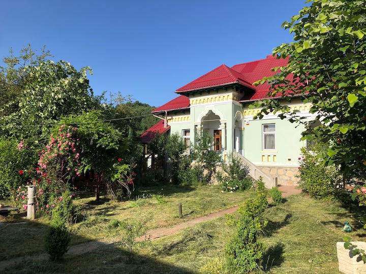 Casa De Vacanța Intr O Zona Plină De Energie. - Băile Govora