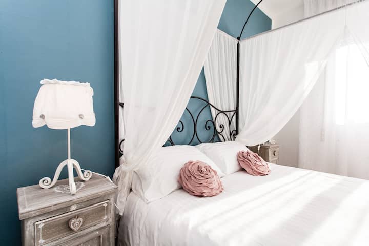 To Be Happy In Venice - Mestre, Venise