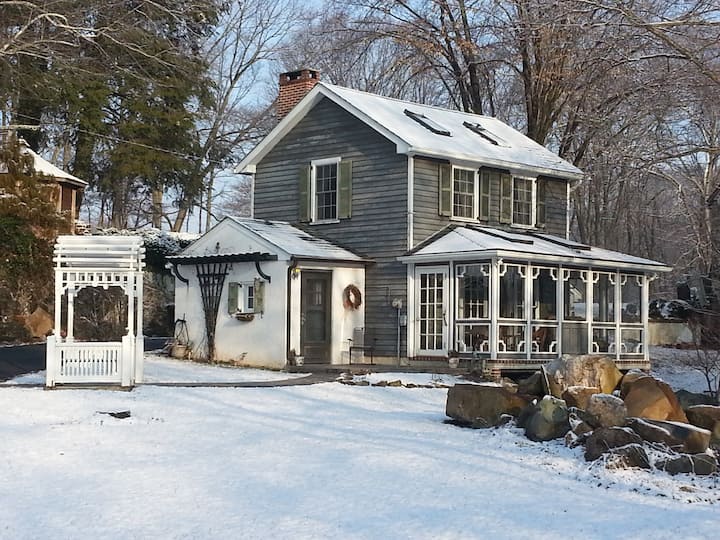 Cottage On Historic Gentleman Farm - Malvern, PA