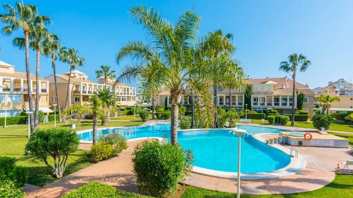 3 Double Bedrooms, Near Sandy Beach With Pool - Dénia