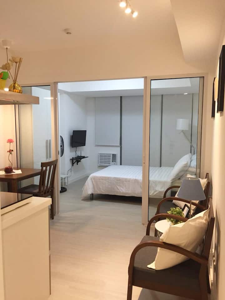 Azure Urban Resort, 1-brsuite Beach View W/netflix - Taguig