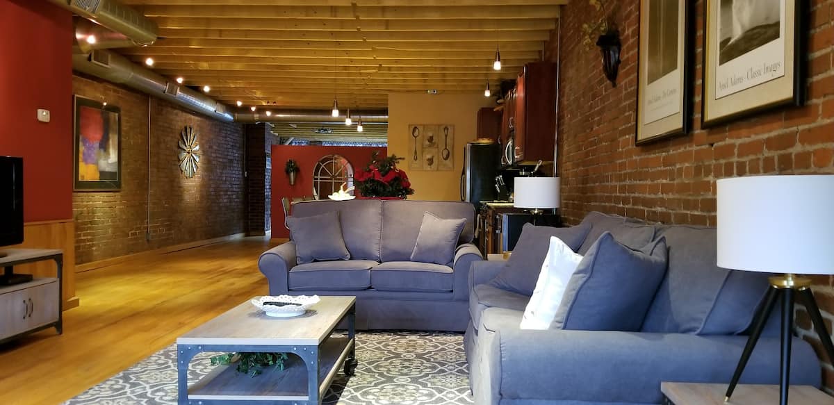 10 Cool Pittsburgh Airbnb, VRBO, and Apartment Rentals