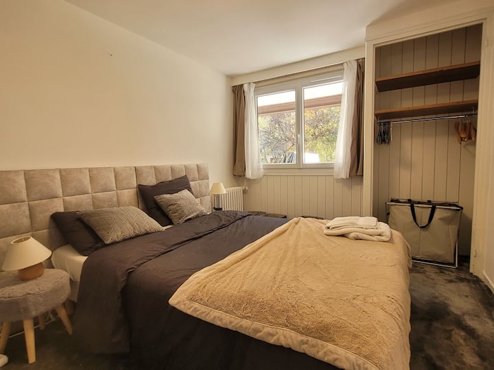 Appartement Face Pistes Dans Chalet - Courchevel
