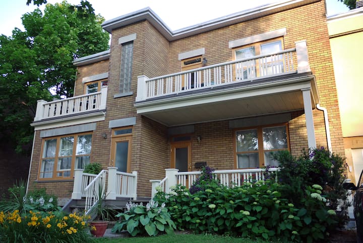 Spacious, Renovated Room Downtown 1 - Quebec City