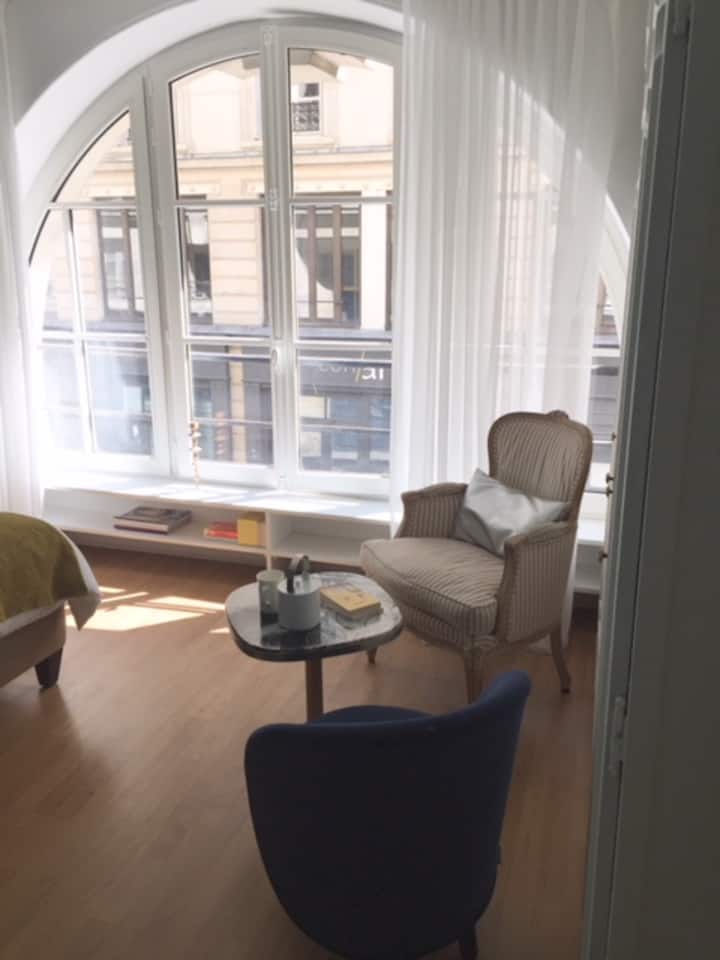 Appartement De Charme Au Coeur De Paris . - Paris