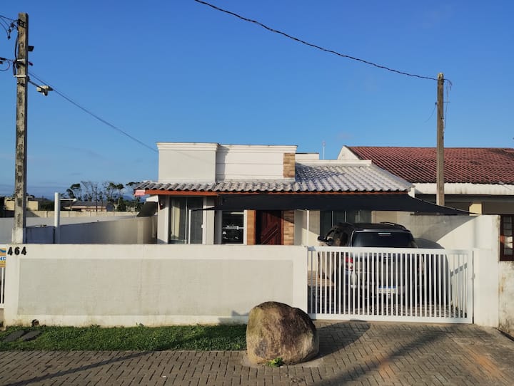 Casa Com Ar Condicionado à 2 Quadras Do Mar. - Guaratuba