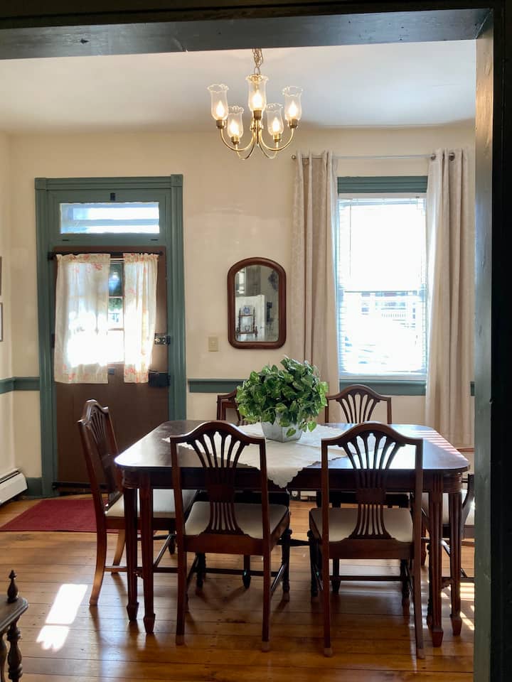 House On Town Square-experience Old House Charm! - Fredericksburg, PA