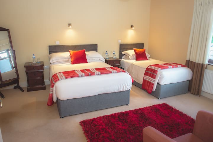 "Amazing" 
Luxurious Large Triple Ensuite Bedroom. - Killarney