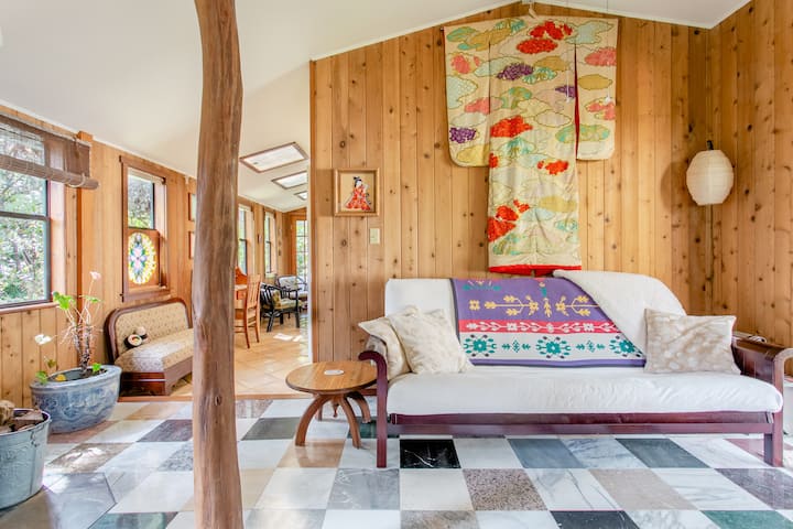 The Maid's Quarters Cottage with Gardens and Gazebo Hot Tub - Cottages ...