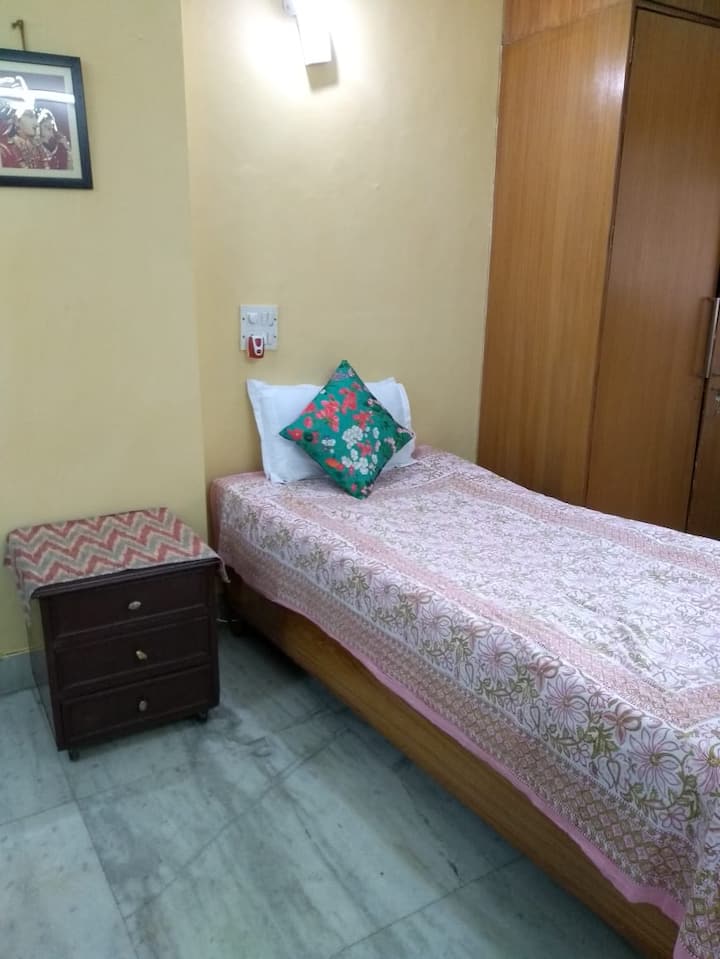 Independent Ac Pad W/bath & Kitchen | Gf - Nueva Delhi