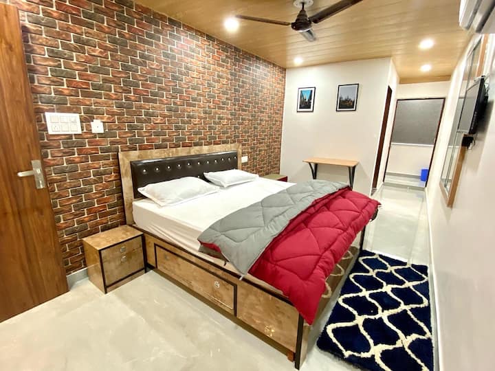 Brooklyn Style Studio With Gazebo | Sanatized - Jaipur