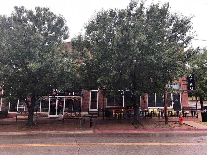 Swanky Downtown Studio Apartment- Deep Deuce - Automobile Alley - Oklahoma City