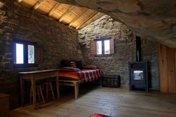 Cabaña Troglodita La Roca En Las Bardenas Reales - Navarra