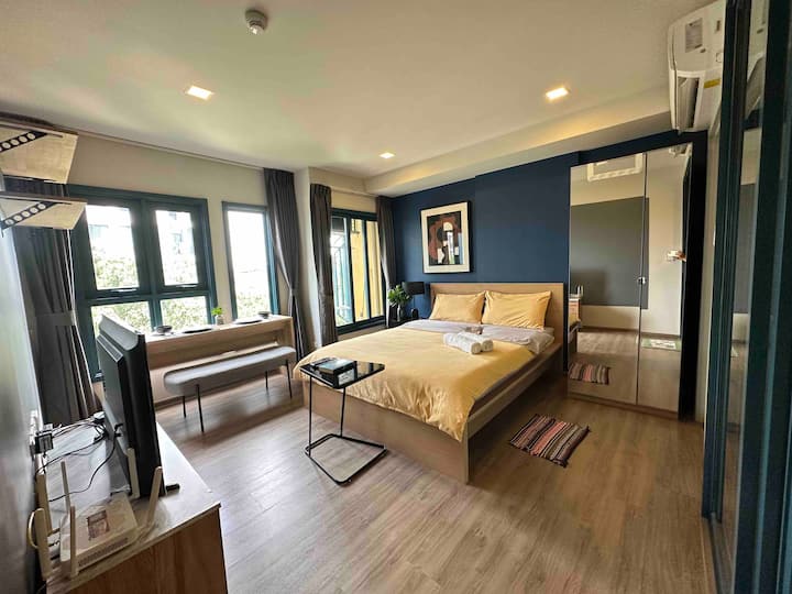 Bts On Nut/center City Street Food/freeshuttlebus - Thailand