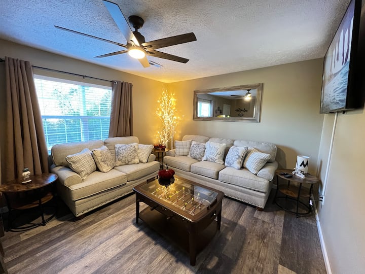 Elegant- 2 Miles To Dollywood- Arcades & More - Pigeon Forge, TN