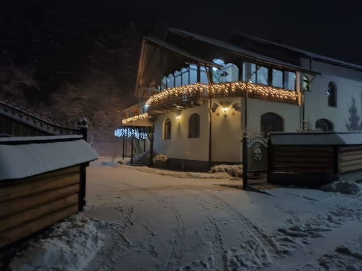 Casa Dintre Pini - Botoșani
