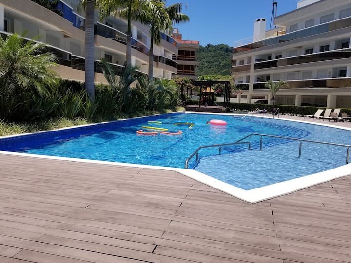 Belo Apt 600m Da Praia De Jurerê Com Piscina - Florianópolis
