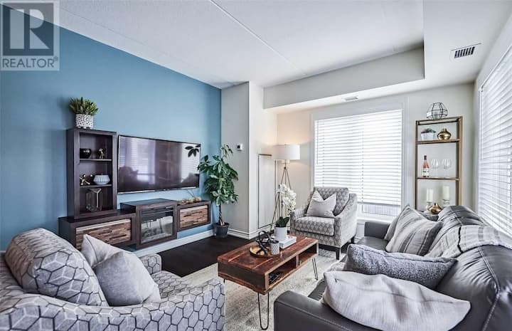 Quiet Bowmanville Lodging Fully Furnished - Bowmanville