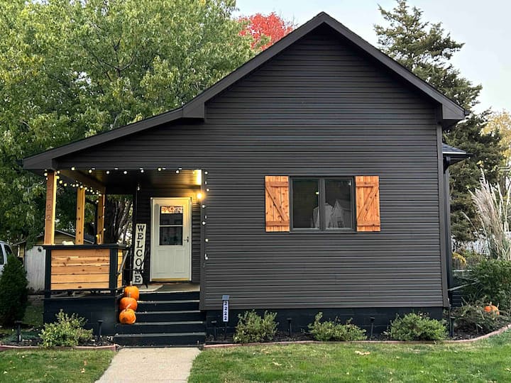 Group Retreat: Private Backyard, Fire-pit, Arcades - ネブラスカ州