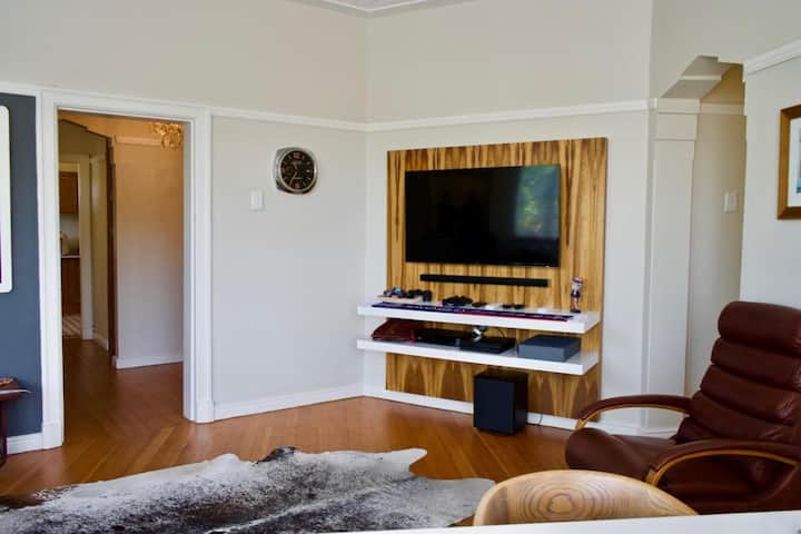 Rondebosch Vacation Rentals & Homes - Rondebosch, Cape Town, South ...