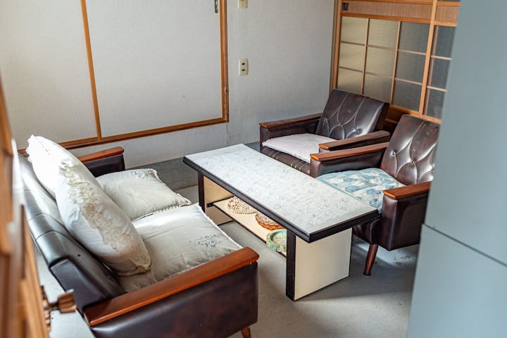 Japanese Architect, Futon Bed & Ishizuchi View - 今治市