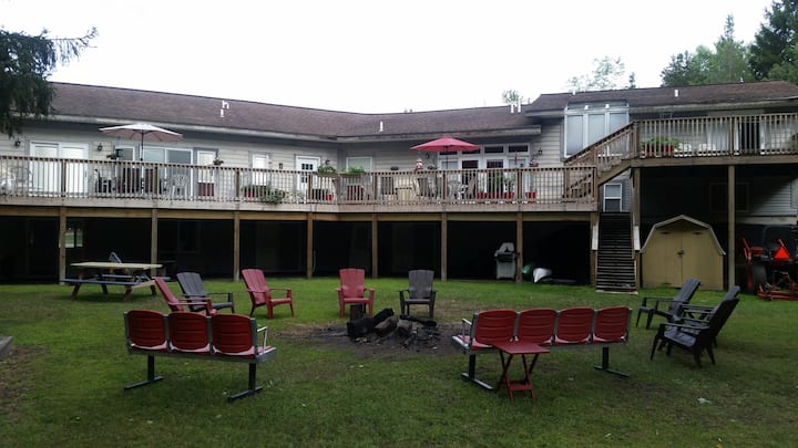 Paradise Cove 7 Br 3 Bath On 5 Acrs Ac, Wifi, Pond - Muskegon, MI