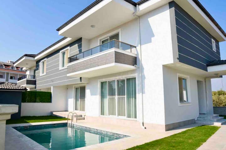 Geniş Havuzlu Villa Kalyon 2 - Sarıgerme