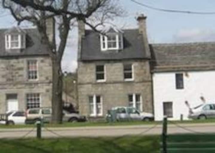 House  - 11 The Square - Sleeps 6 - Aberdeenshire