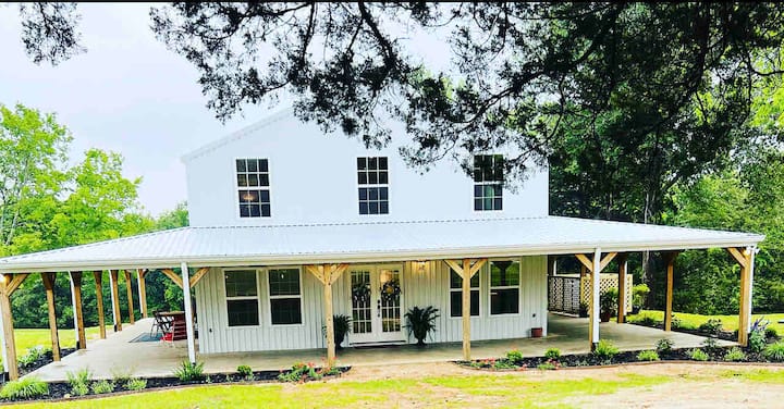 Luxury "Hibiscus Manor" Farmhouse - Chandler, TX