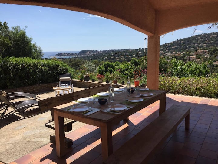 4 Pieces Dans Belle Villa Inoccupée, Vue Mer - Cavalaire-sur-Mer