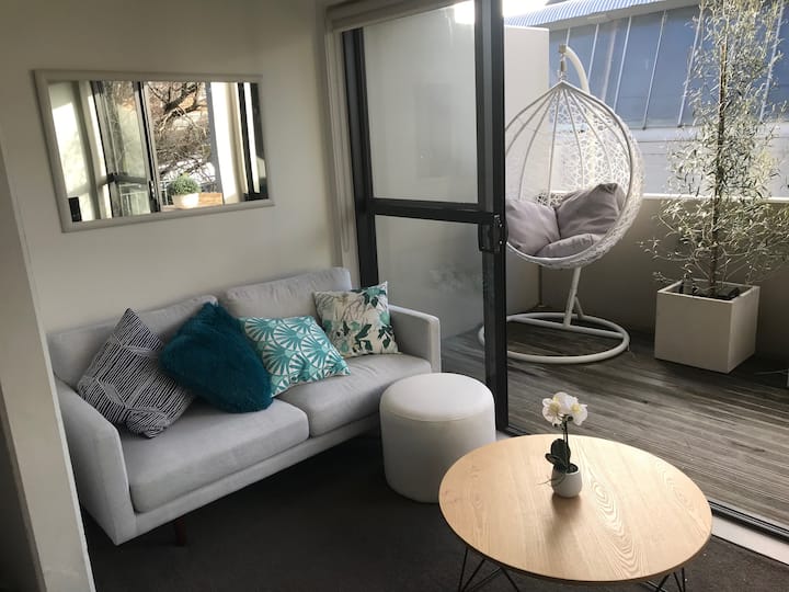Suburban Price Near Cbd & West - Auckland
