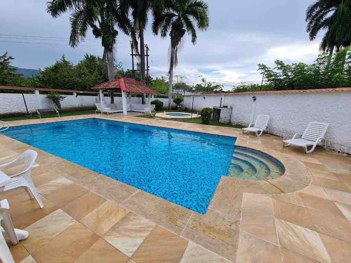 Casa Campestre Con Piscina Privada - Carmen de Apicalá