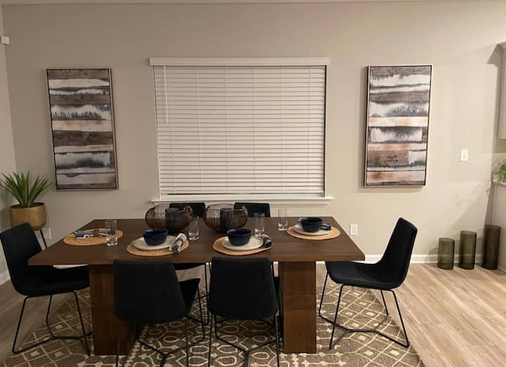 Stylish 3-bedroom Townhouse Near Marietta Square. - Marietta, GA