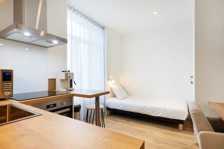 Studio Calme Et Tout éQuipé En Plein Centre-ville - Laval, France