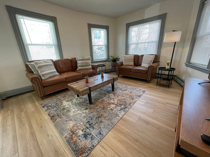 Renovated 3br/1.5baths. Parking. Great Location. - 알링턴