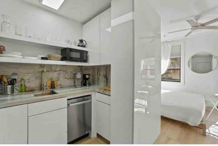 Landma Condo On Historic Register. - Palm Beach, FL
