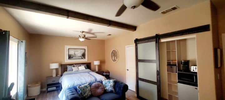 Cozy 1 Bedroom Suite W/ Indoor Fireplace & Bath - Chandler, AZ