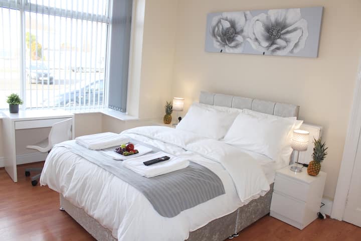 Comfortable Sanitised Room Walkable To Anfield R1 - Cheshire