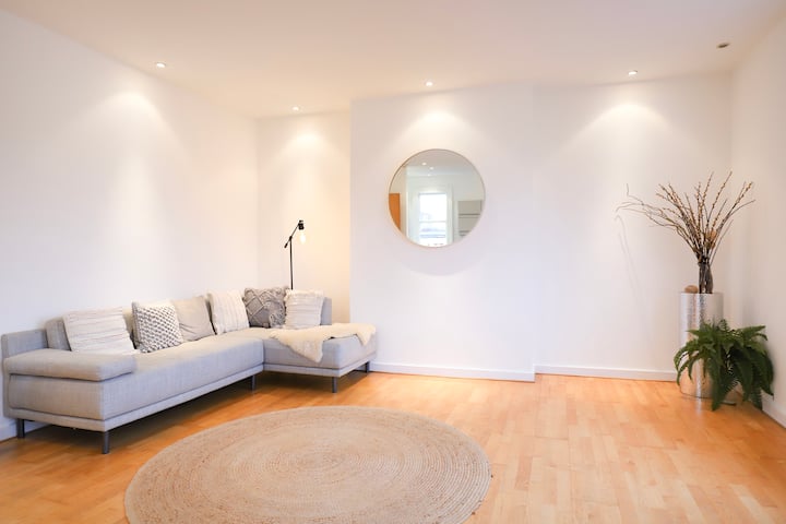 Stunning, Spacious 2-bed W. Secret Roof Terrace! - Lontoo