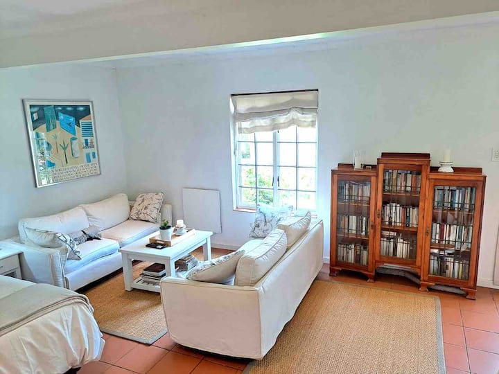 Rose Cottage - Spacious Family Garden Cottage - Johannesburg