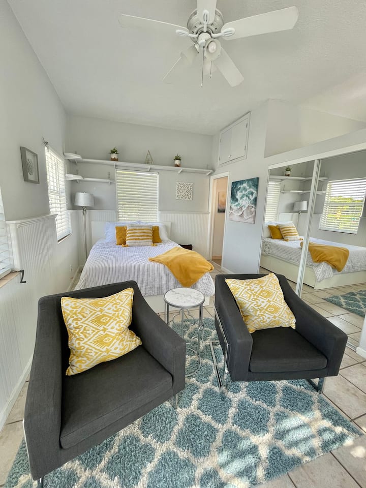 The Pearl - Rooftop Patio, Bright, Open Loft - Delray Beach, FL