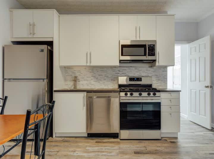 Off Campus Nyc Schools/ Sleeps 5 - Bloomfield, NJ